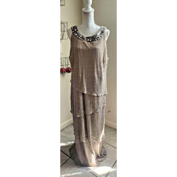 Laura | Dresses | Laura Plus Sleeveless Beaded Neck Layerd Gown 8 New ...